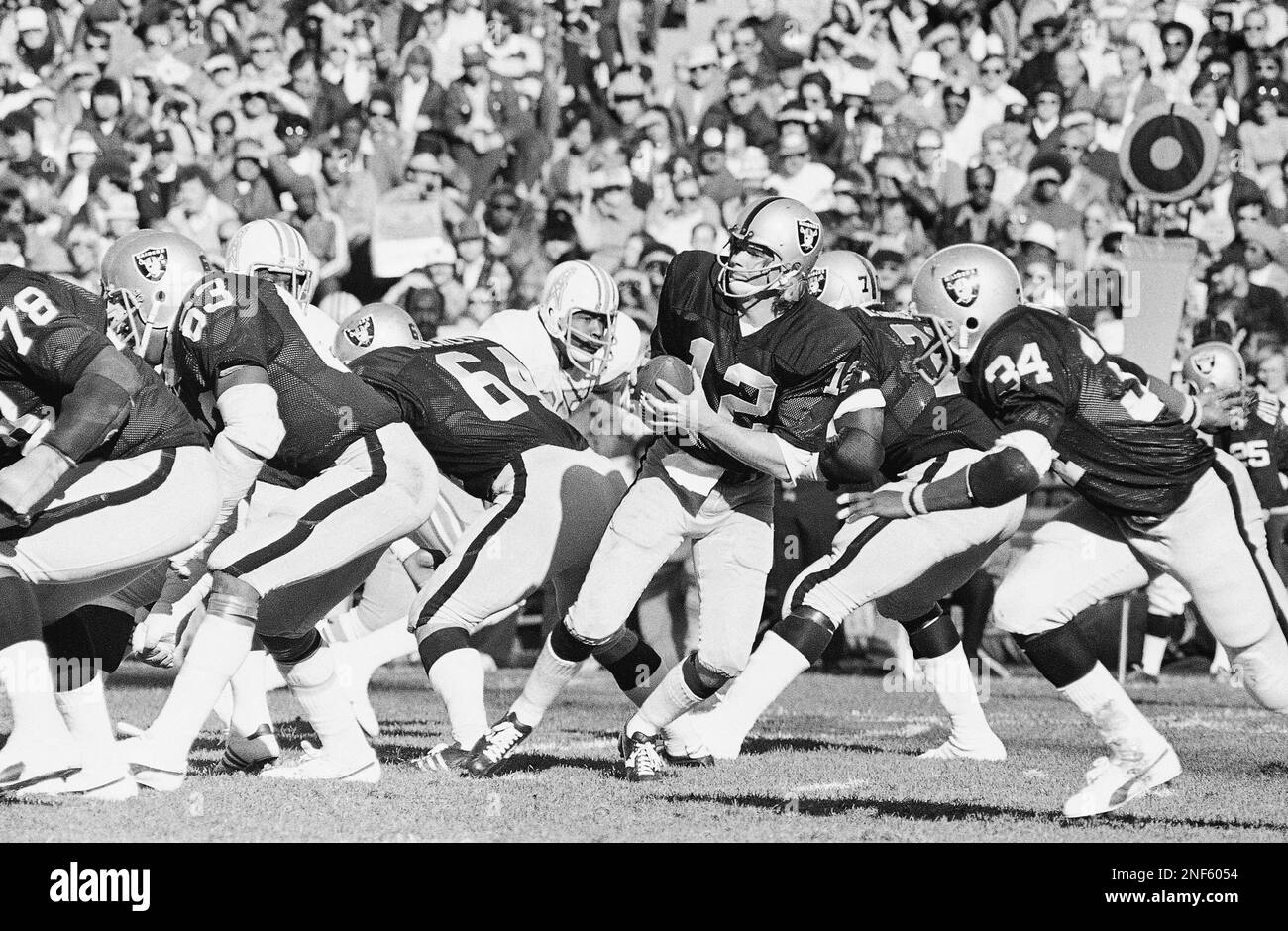 Ken Stabler, (12) Raiders quarterback, shown in 1975. (AP Photo Stock ...