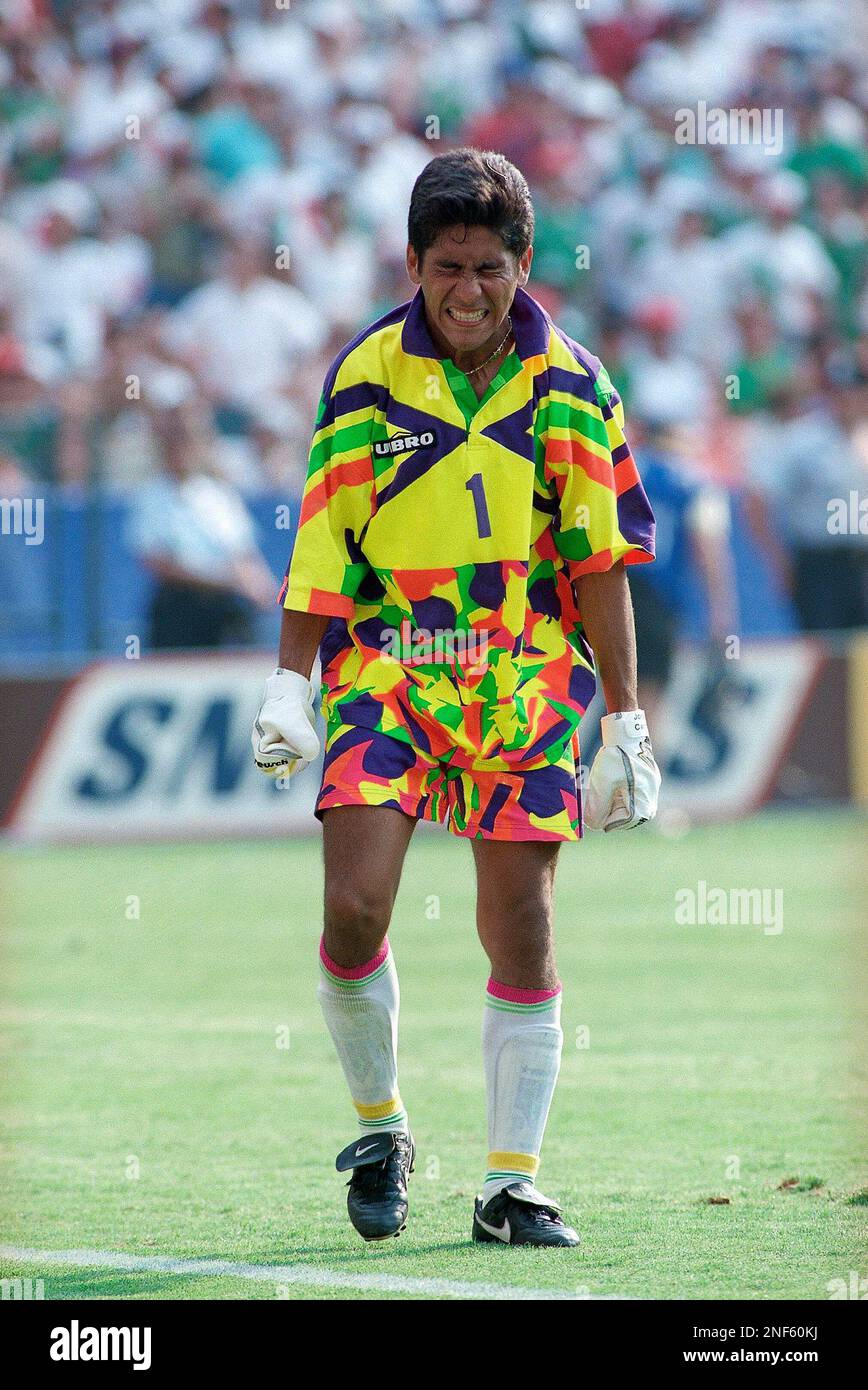 Mexico goalie Jorge Campos reacts after allowing a Norway goal late in ...