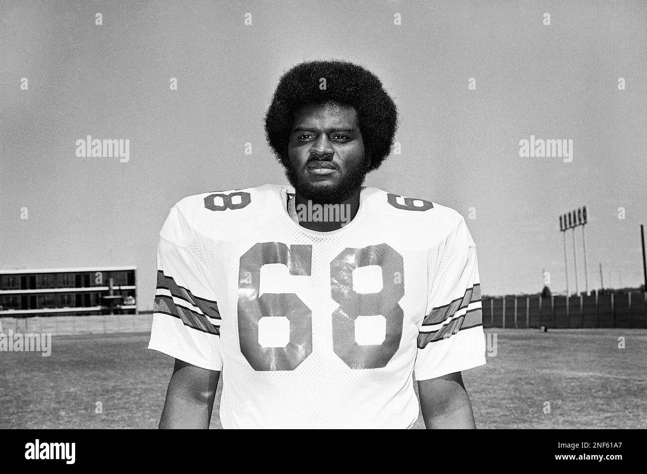 Herbert Scott (68), of the Dallas Cowboys, is shown Sept., 1975. (AP ...