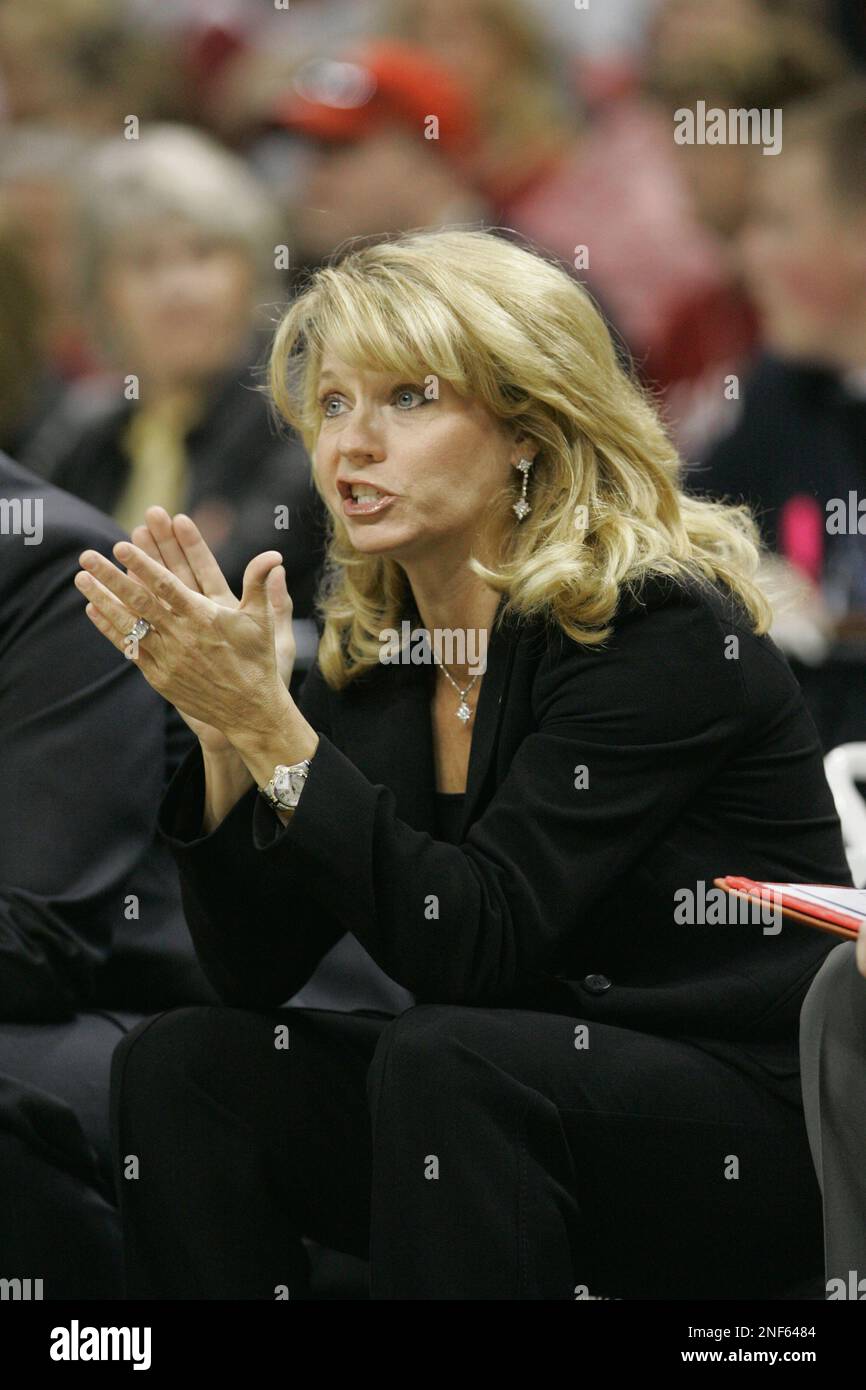 Oklahoma coach Sherri Coale during a women's NCAA tournament regional ...