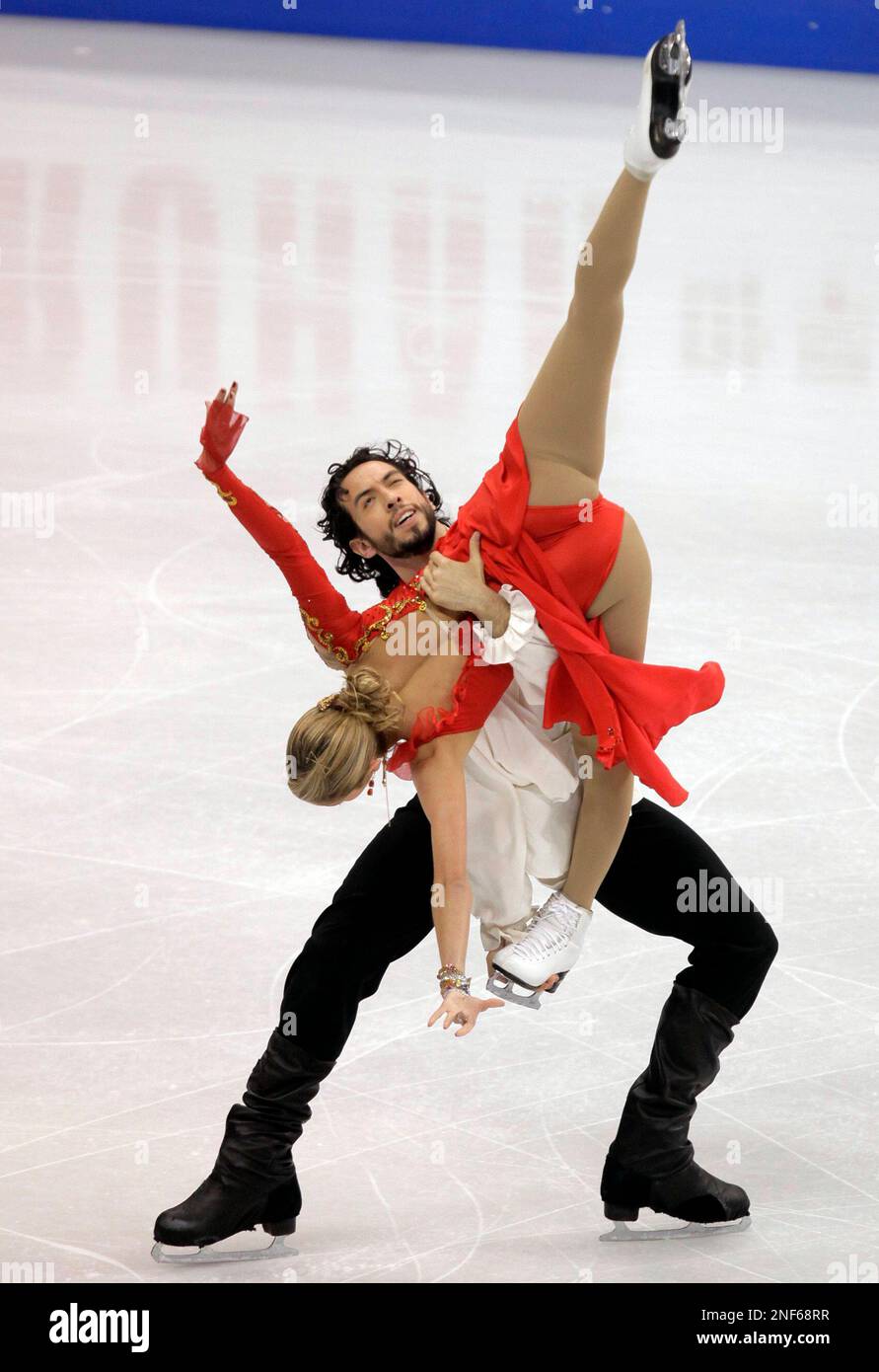 Tanith Belbin and Benjamin Agosto of the United States, skate during ...