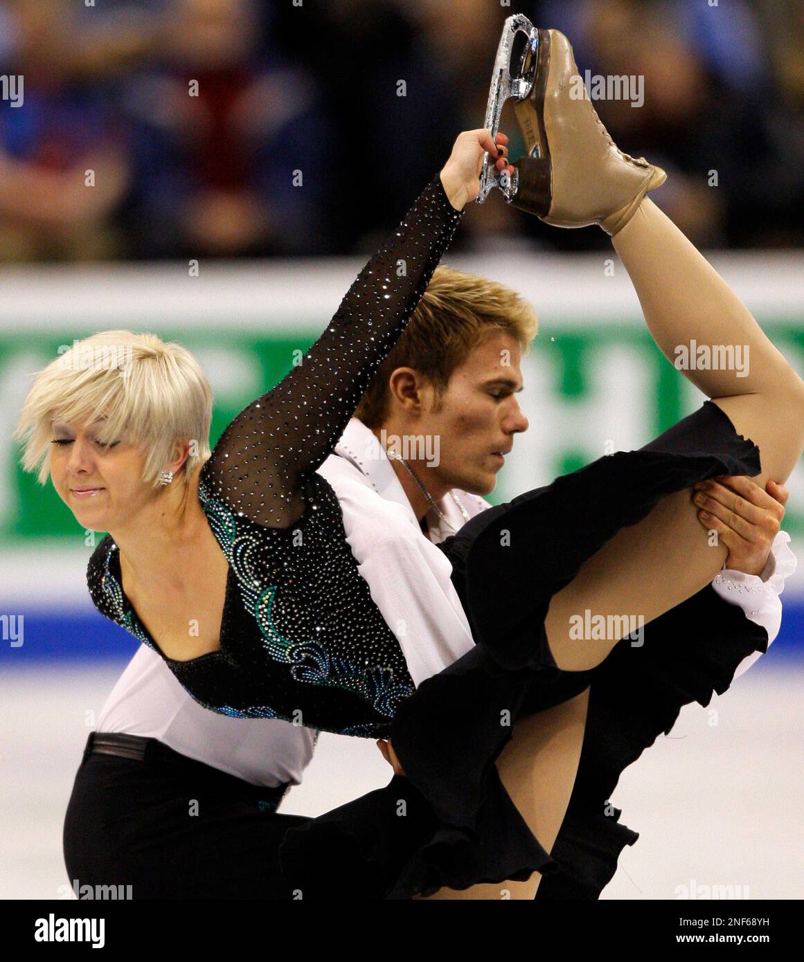 Phillipa Towler-Green and Philip Poole, of Great Britain, skate in the ...