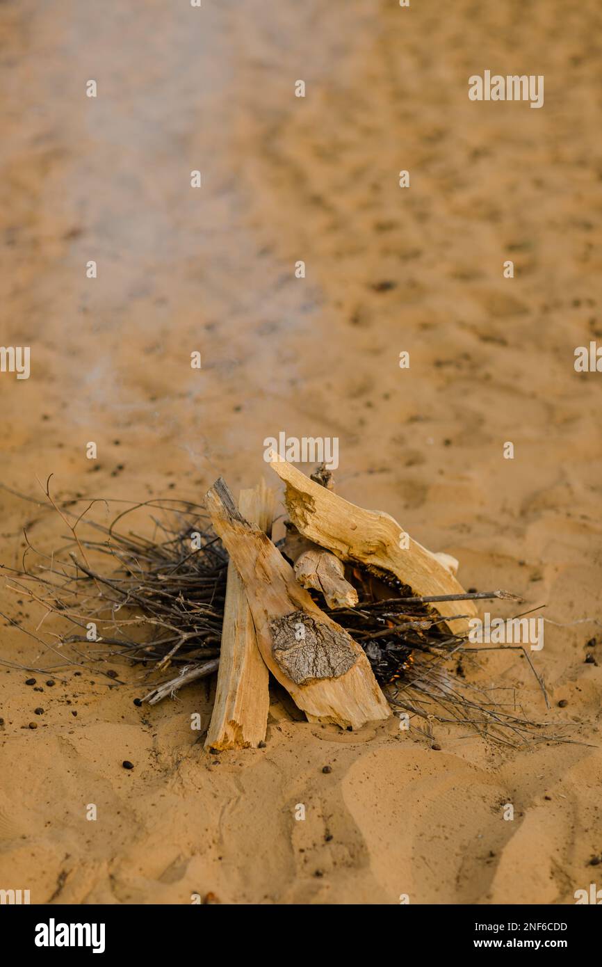 Campfire desert smoke hi-res stock photography and images - Alamy