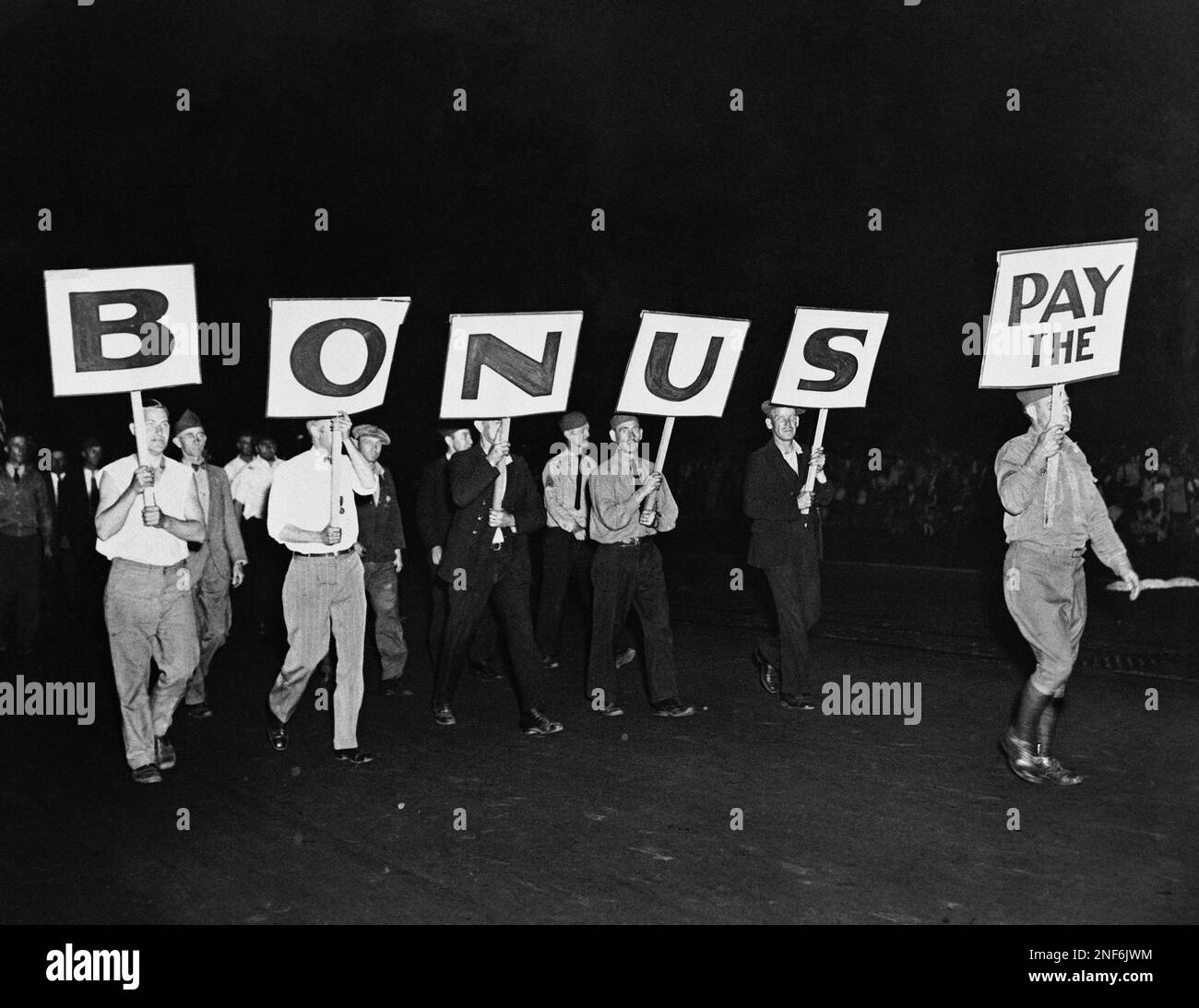 The "Pay the Bonus" sign carried by this group of World War I veterans ...