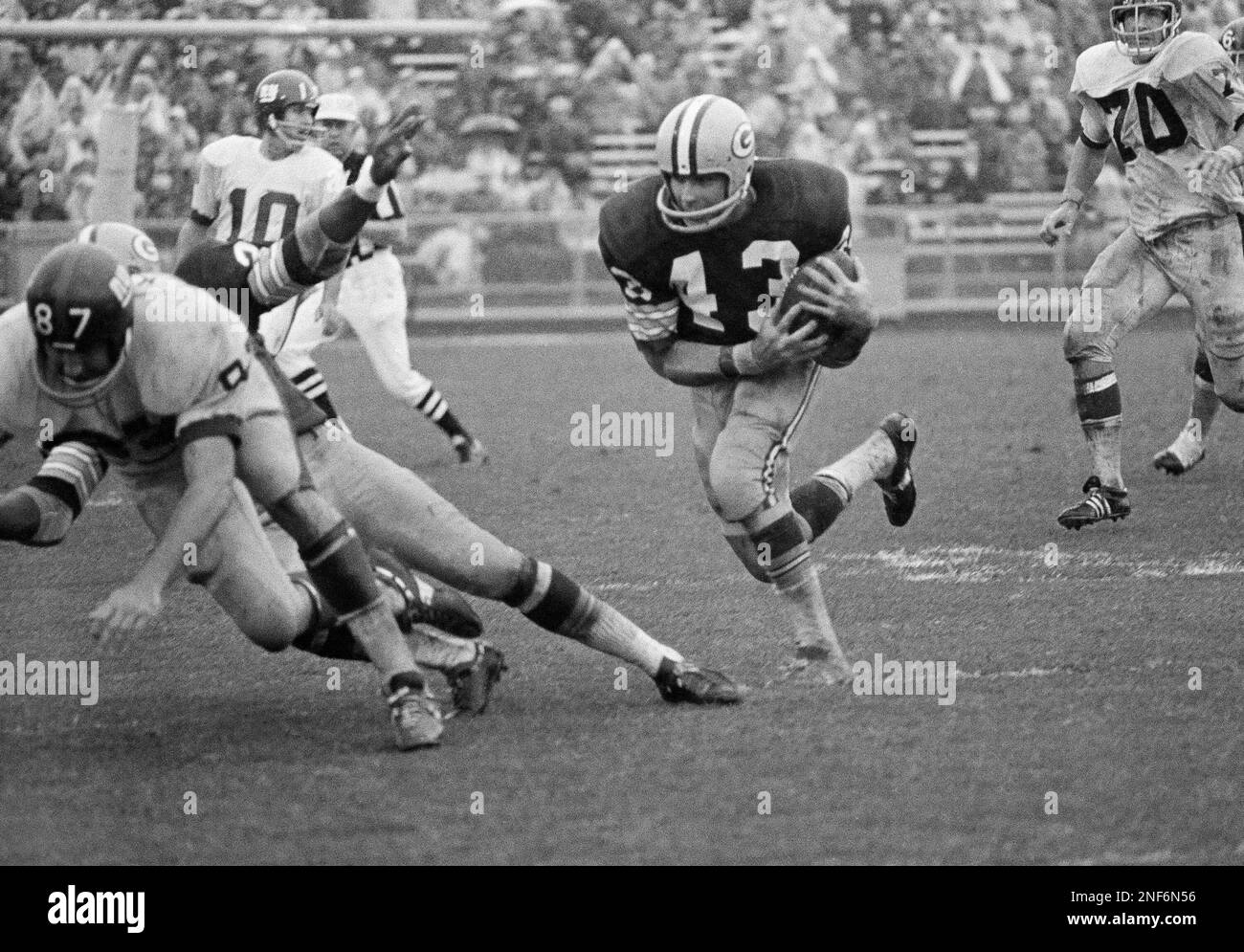 Packers' Doug Hart (43) heads for sideline after intercepting pass from ...