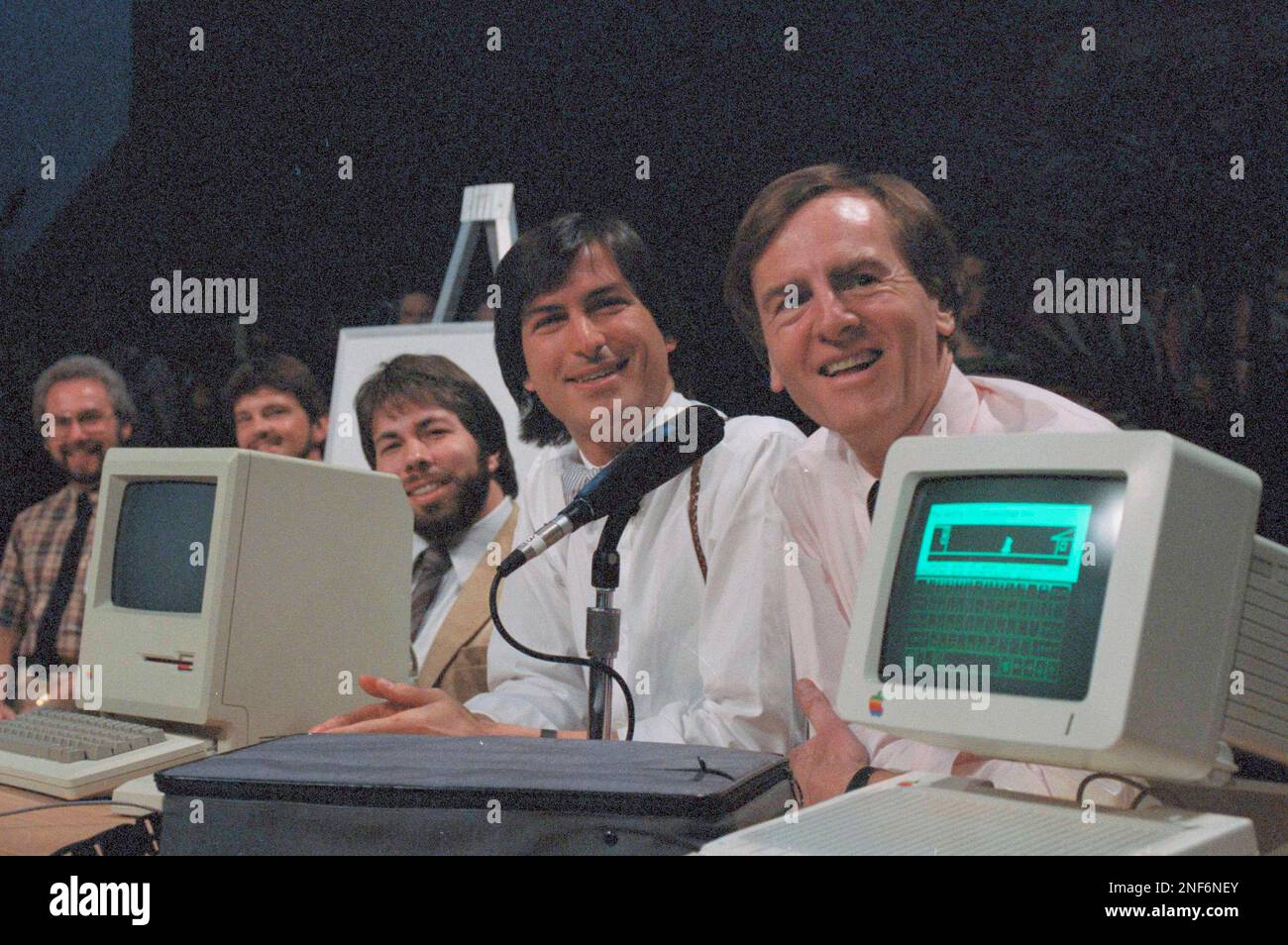 Flanked by Apple Computer Co-Founder Steve Wozniak (left) and President ...