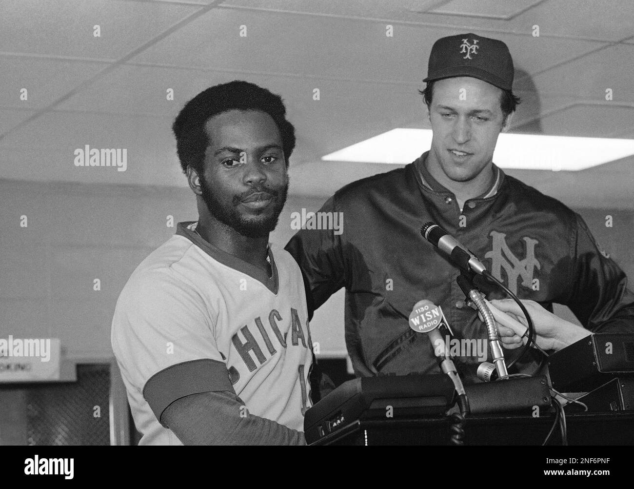 Bill Madlock, left, of Chicago Cubs and Jon Matlack, right, of New York ...