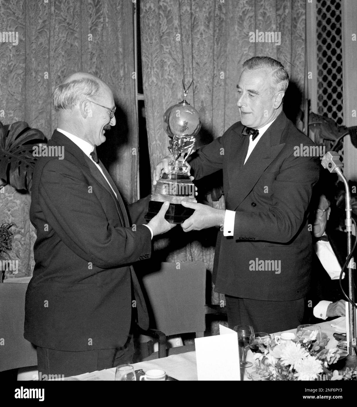 Christopher Cockerell receives the Royal Automobile Club's Diamond ...