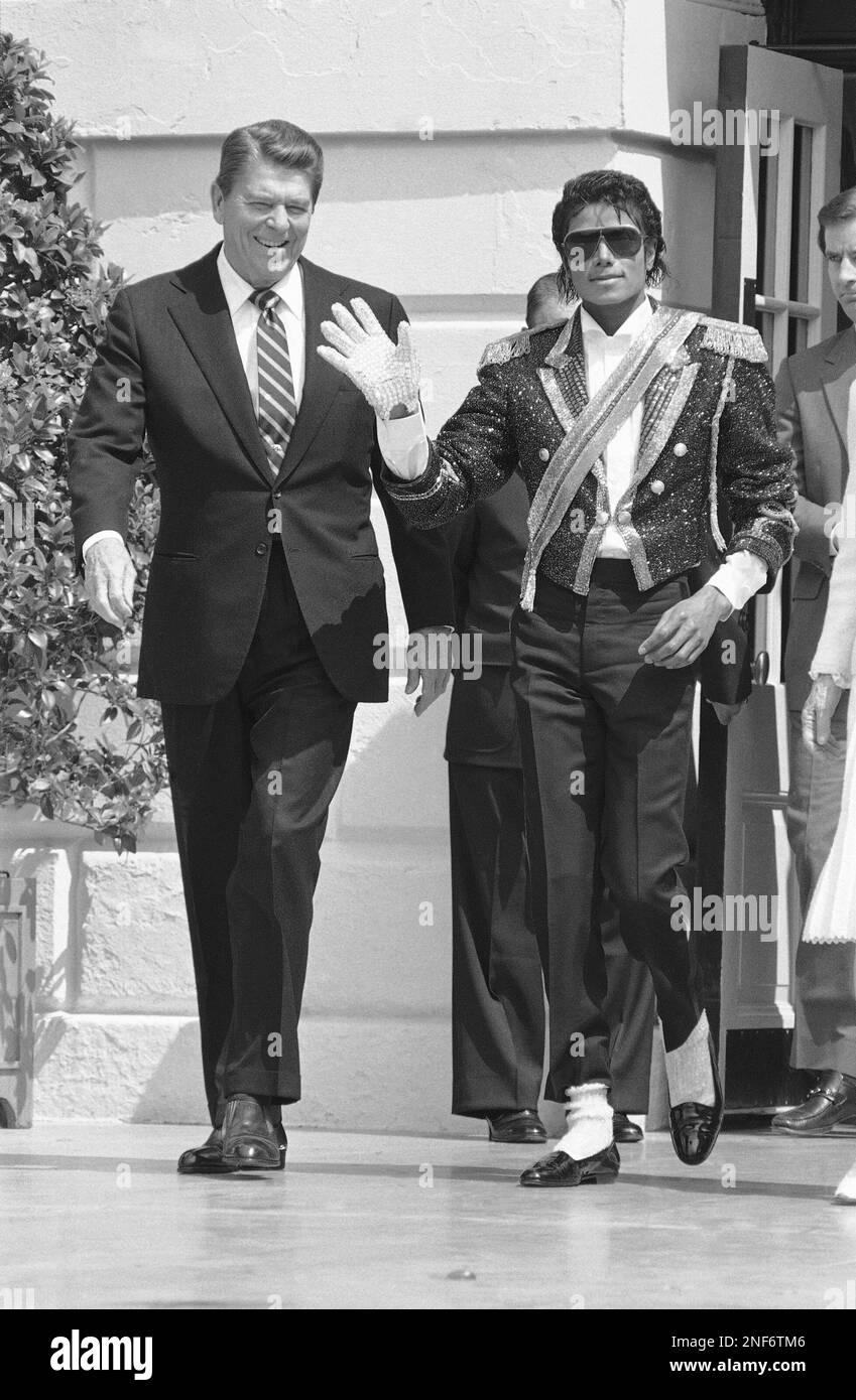 President Ronald Reagan walks with Michael Jackson on the South Lawn of ...