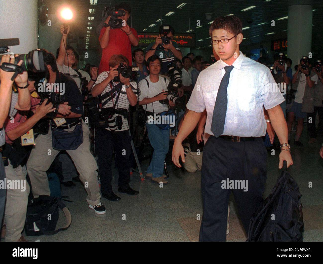 Japanese star pitcher Daisuke Matsuzaka arrives at Kimpo International ...