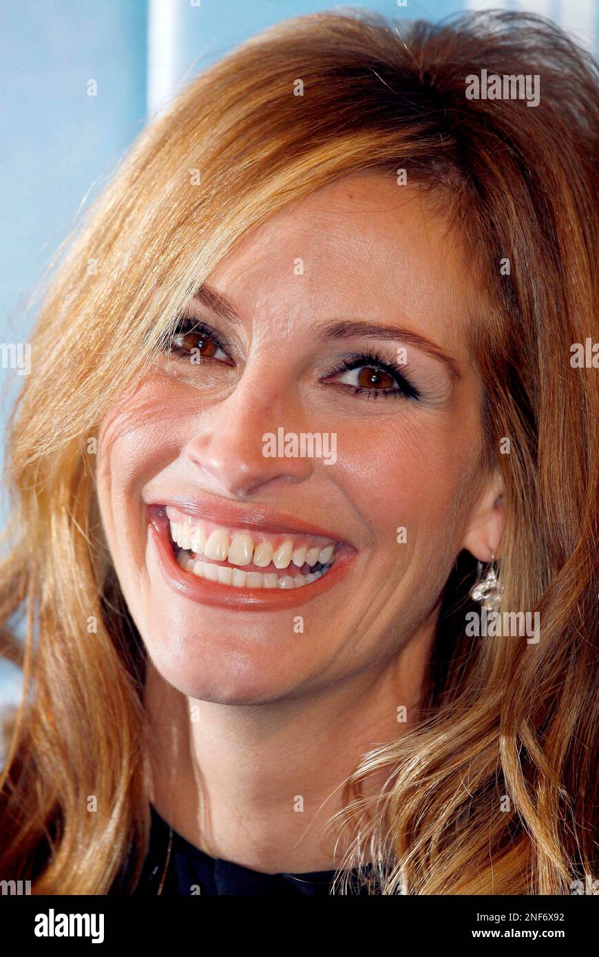 Actress Julia Roberts smile during a photocall for the film "Duplicity ...