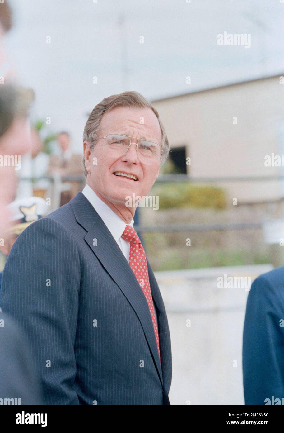 U.S. President George H. Bush in Miami for tour of U.S. Coast Guard ...