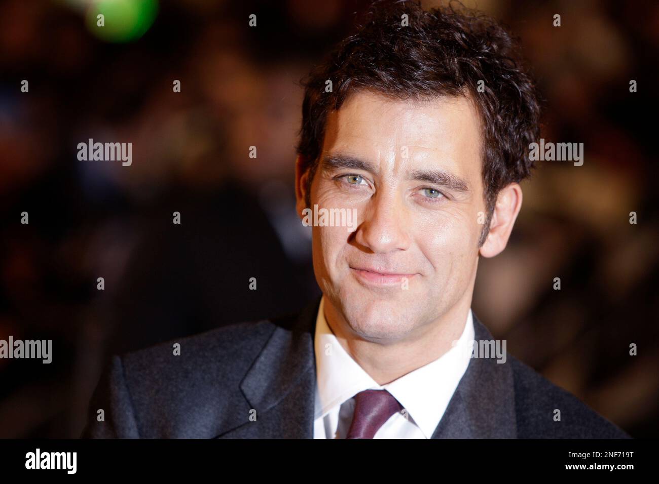 British actor Clive Owen arrives for the world premiere of Duplicity ...