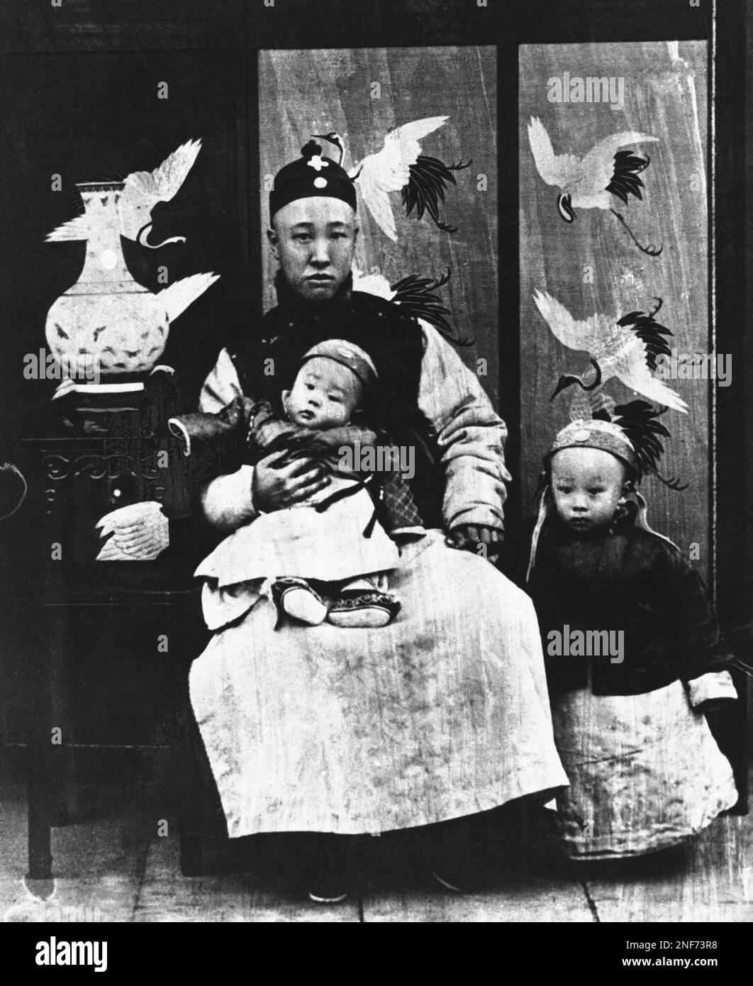 This picture was taken circa 1908-1909 in the Forbidden City in Beijing ...