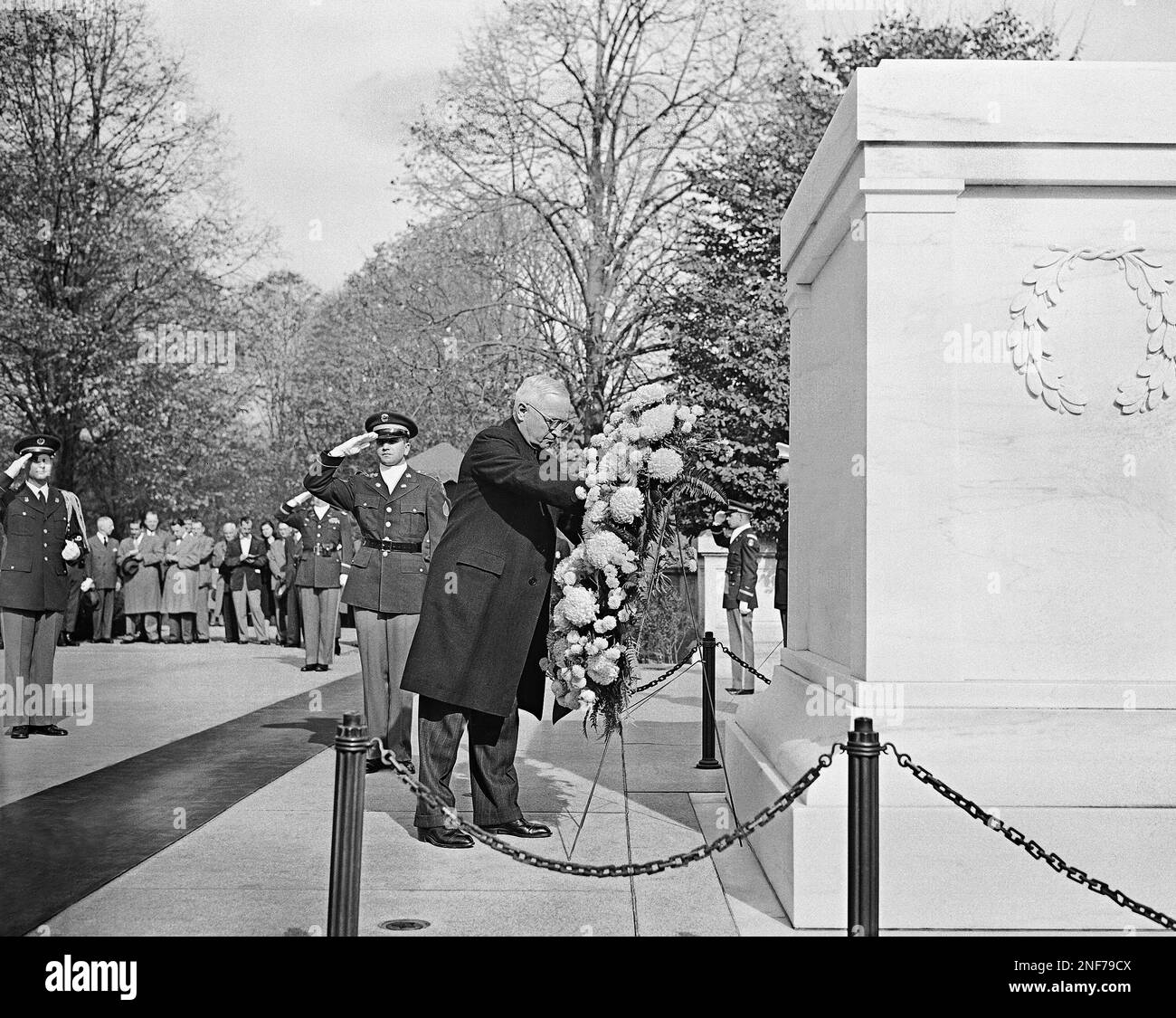 President Truman places a wreath at the Tomb of the Unknown Soldier in ...