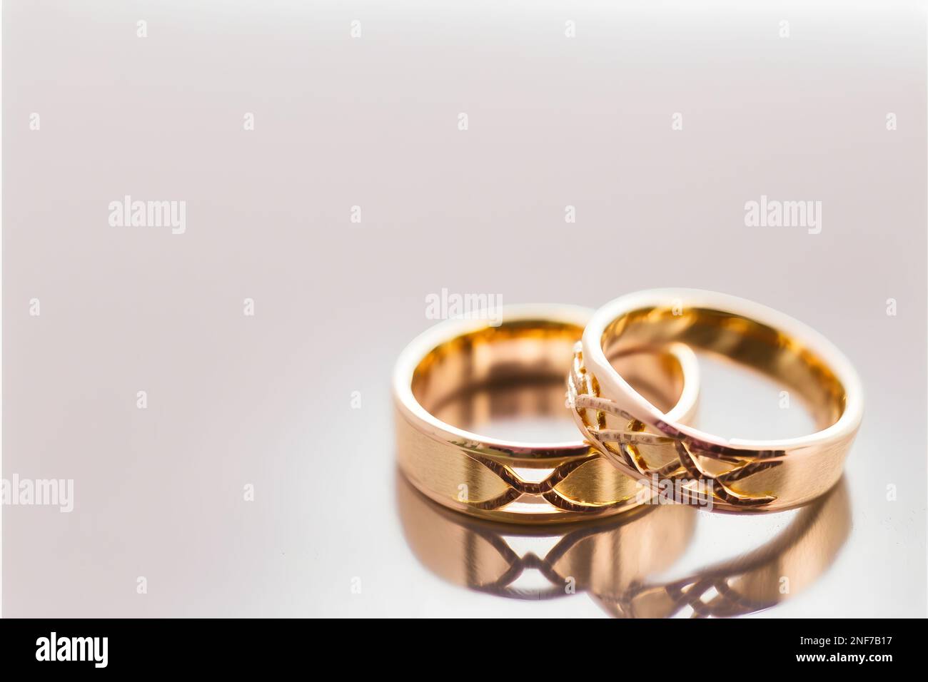 Golden ring heart hi-res stock photography and images - Alamy