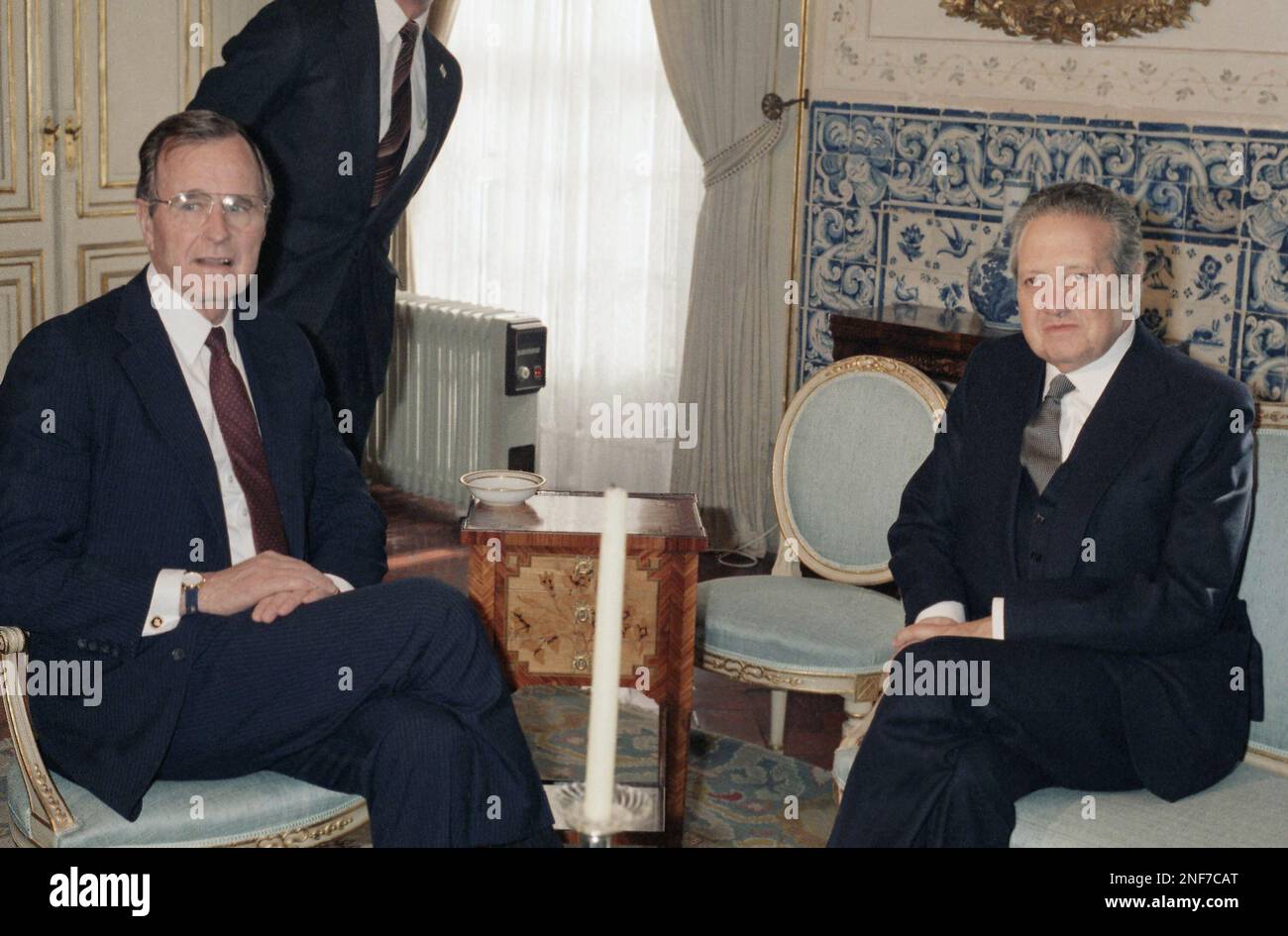 Portuguese President Mario Soares and U.S. Vice President George H ...