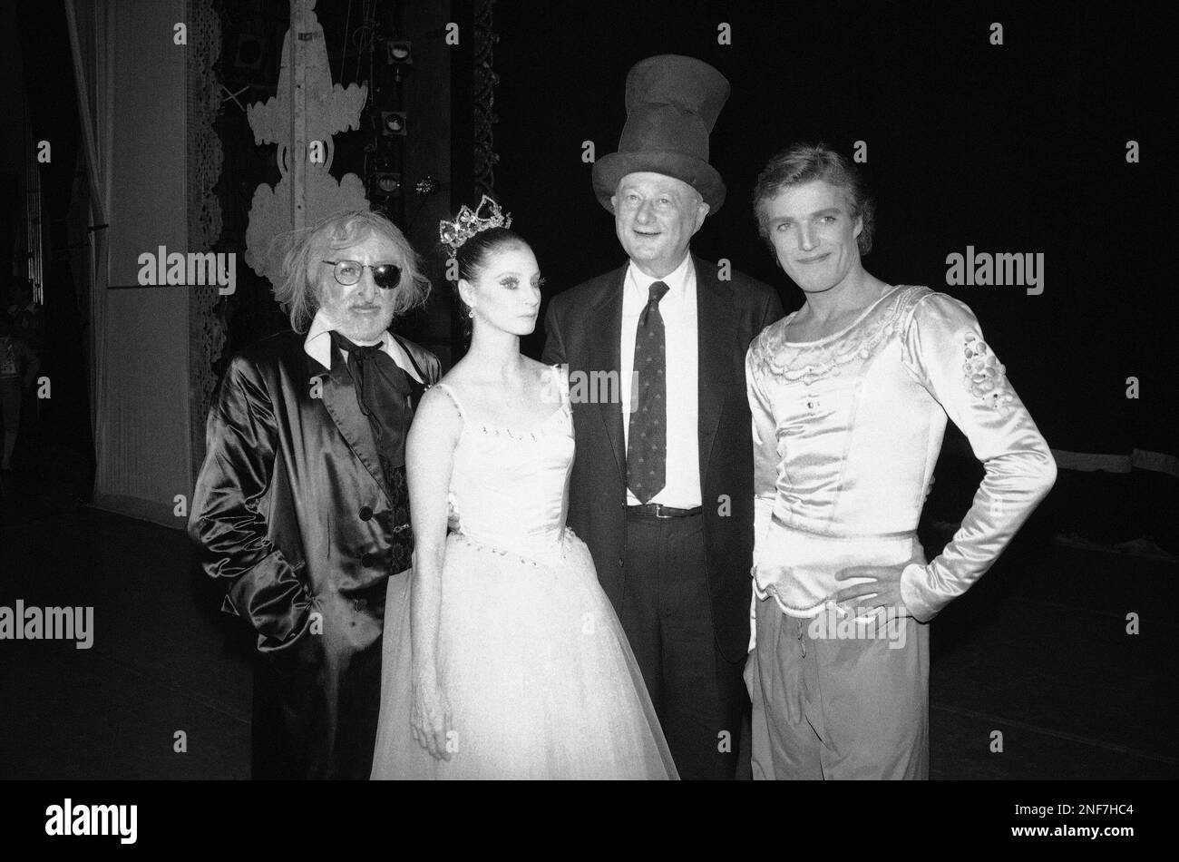 New York's mayor Ed Koch, second from right, joins the case of "The ...