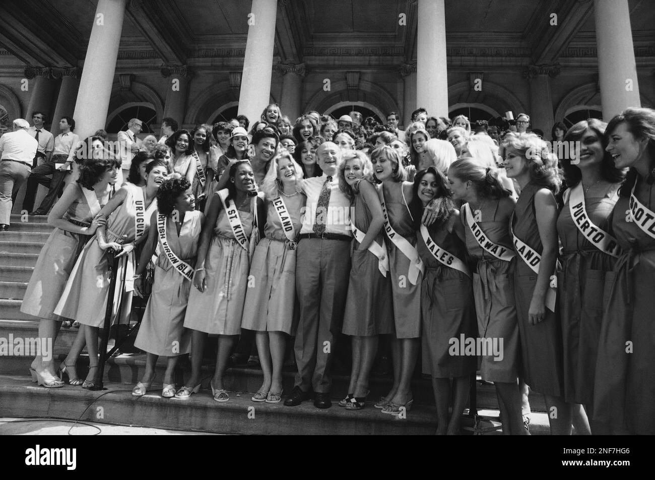 Mayor Edward Koch poses for photographers with contestants in the Miss ...