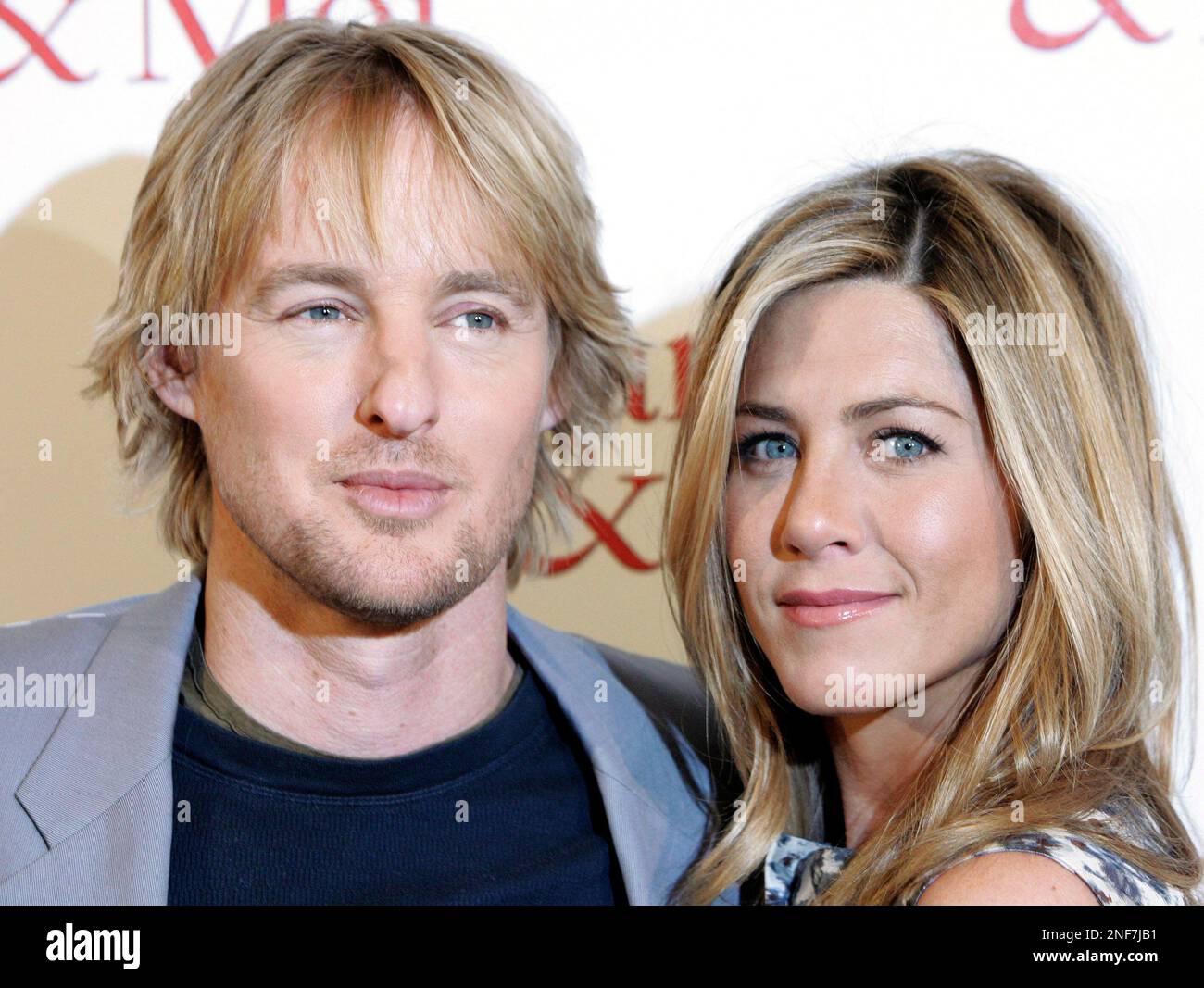 U.S. actors Jennifer Aniston, right, and Owen Wilson pose for ...