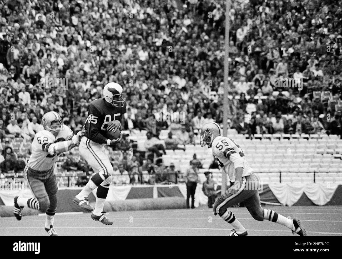 Philadelphia Eagles tight end Gary Ballman (85) jumps in the air to ...