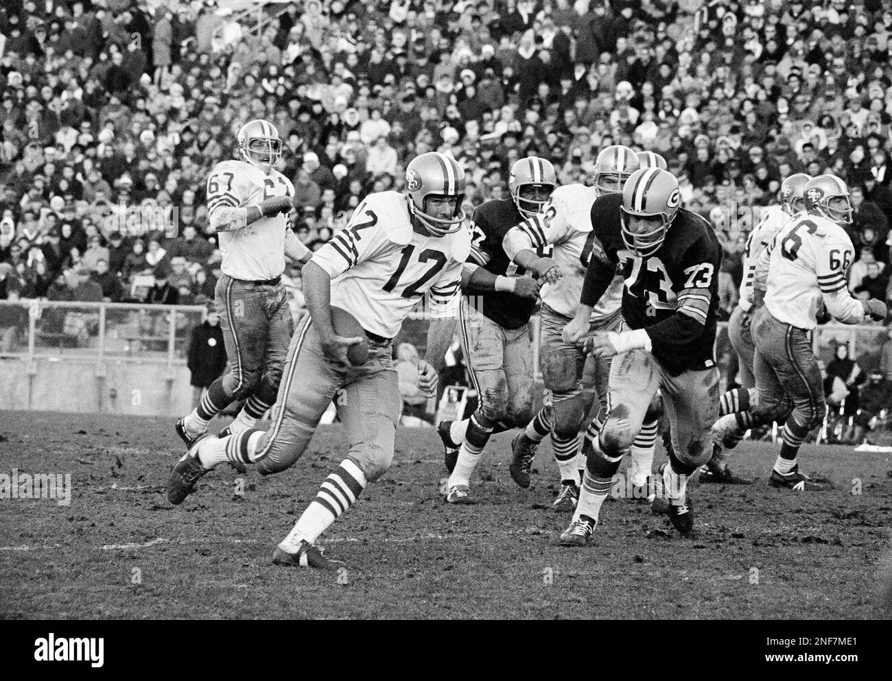 Action defense nfl professional football player Black and White Stock ...