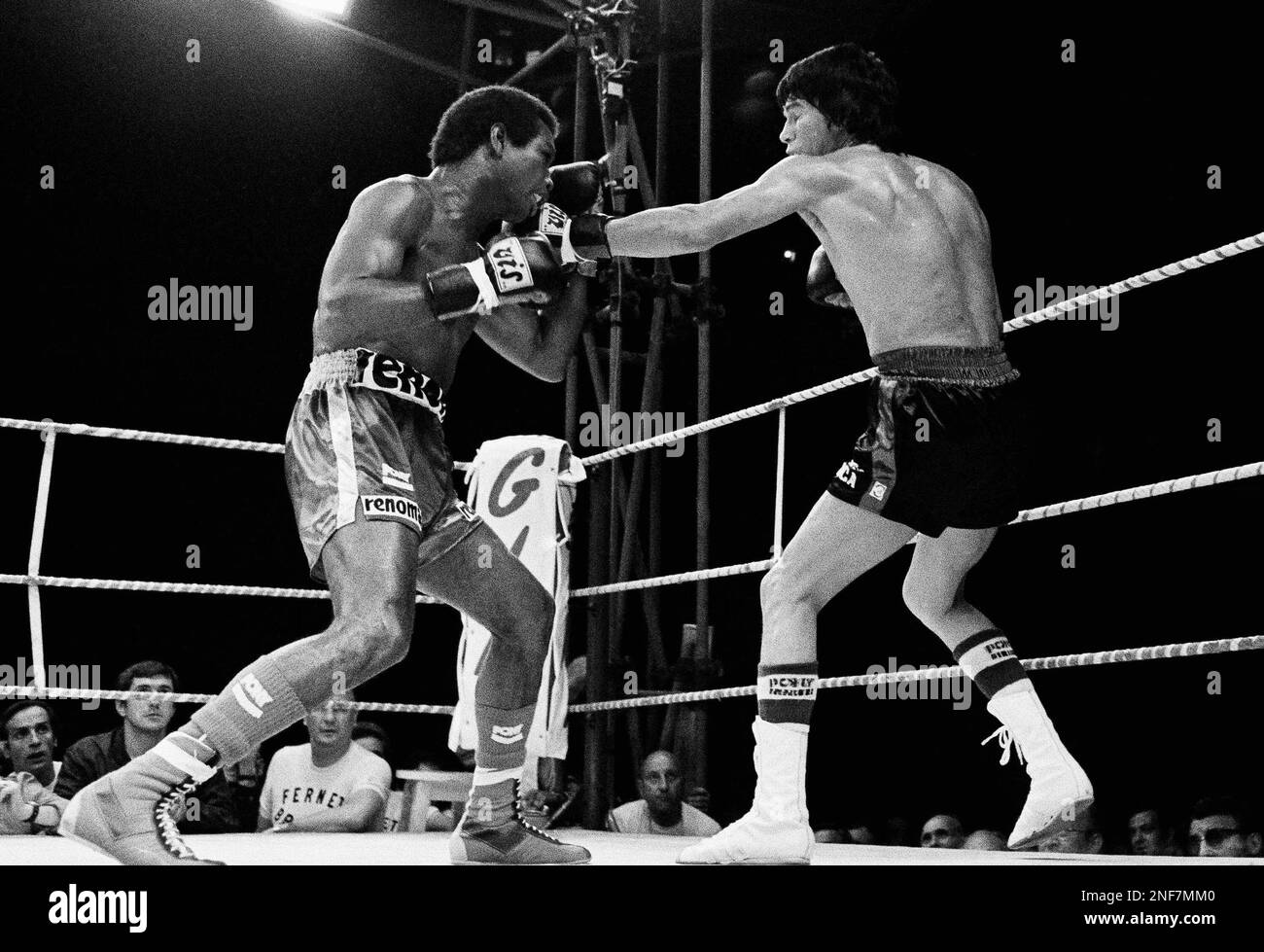 Carlos Monzón of Argentina, right, lands a right on the head of ...