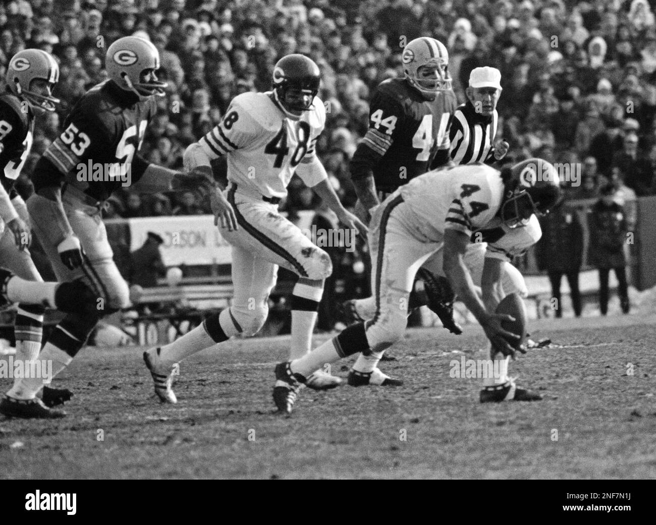 Chicago Bears’ Garry Lyle (44) scoops up ball after Ron Smith (48 ...