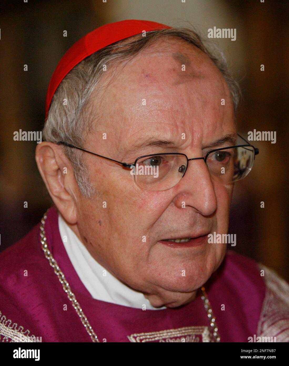 Der Erzbischof von Koeln Joachim Kardinal Meisner traegt am Mittwoch ...