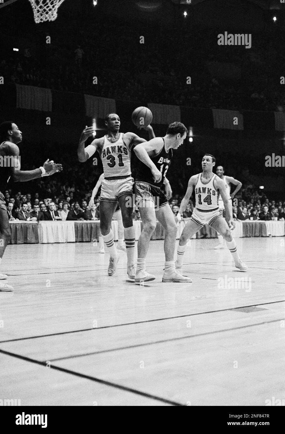 Bob Ferry (12) of the Baltimore Bullets ducks as Zelmo Beaty (31) of ...