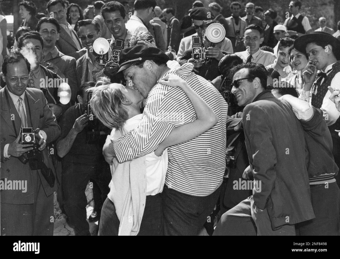 U.S. American actor and singer Eddie Constantine kisses his new wife ...