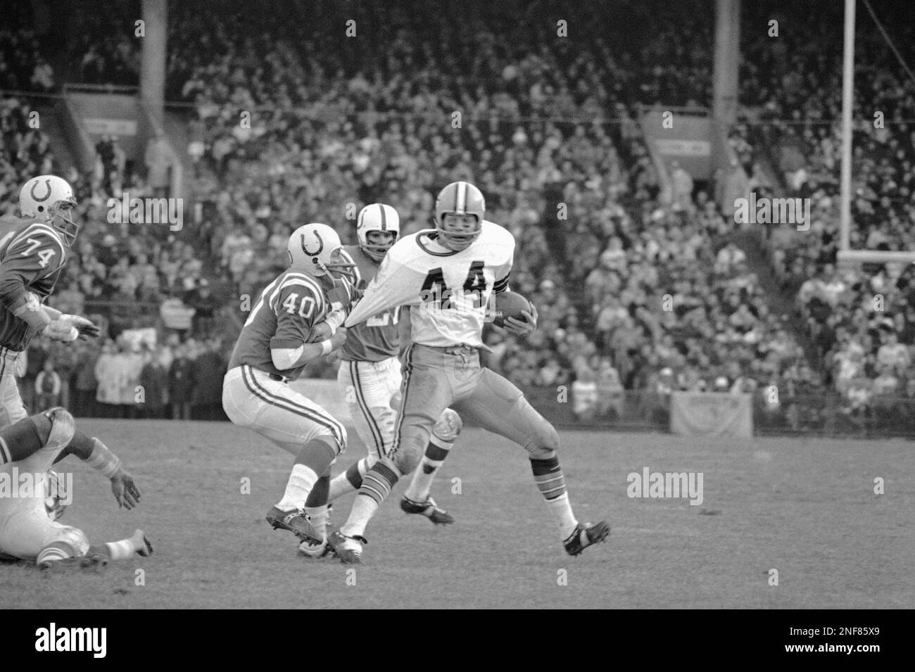 Bob Boyd of the Baltimore Colts, tugs at arm of Donny Anderson, Green ...