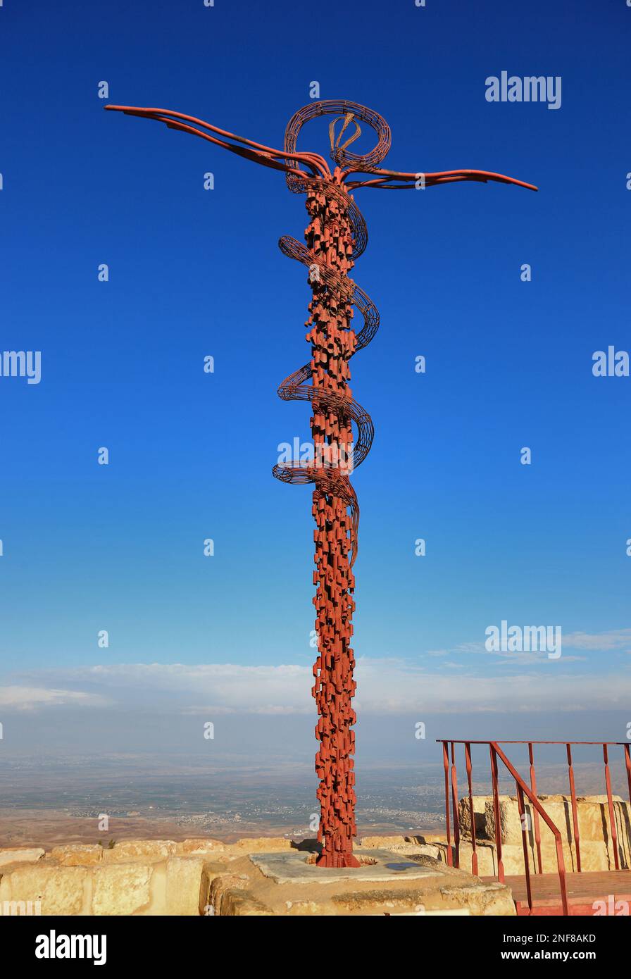 Kreuz, das von einer Messingschlange umschlungen wird, Berg Nebo, Mount ...