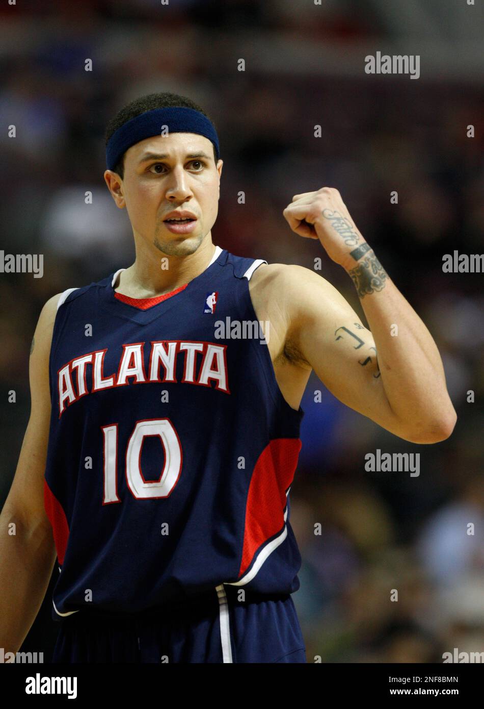Atlanta Hawks guard Mike Bibby runs the offense against the Detroit ...