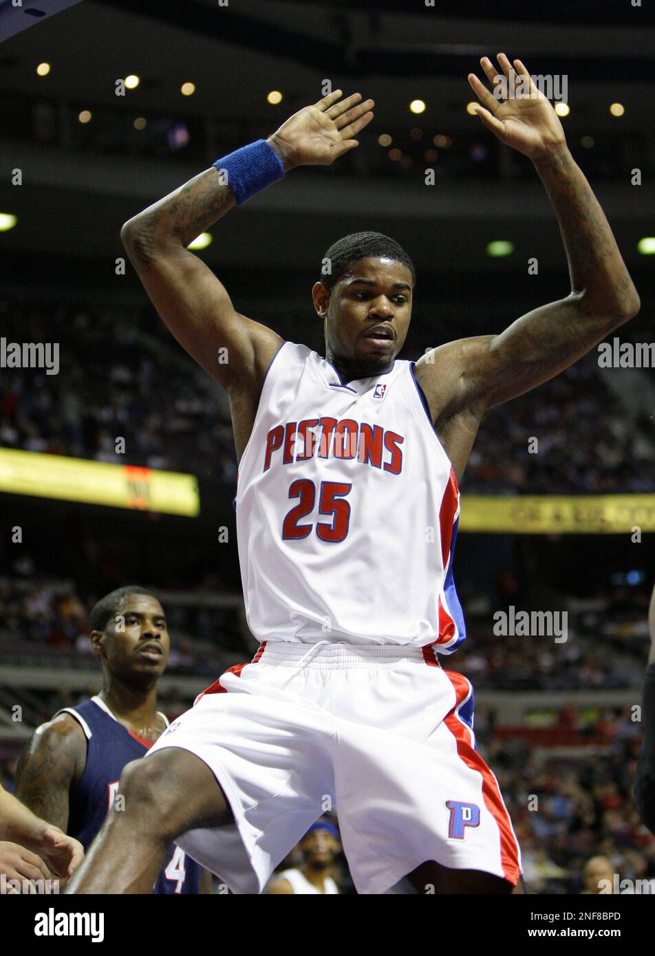 Detroit Pistons forward Amir Johnson defends against the Atlanta Hawks ...