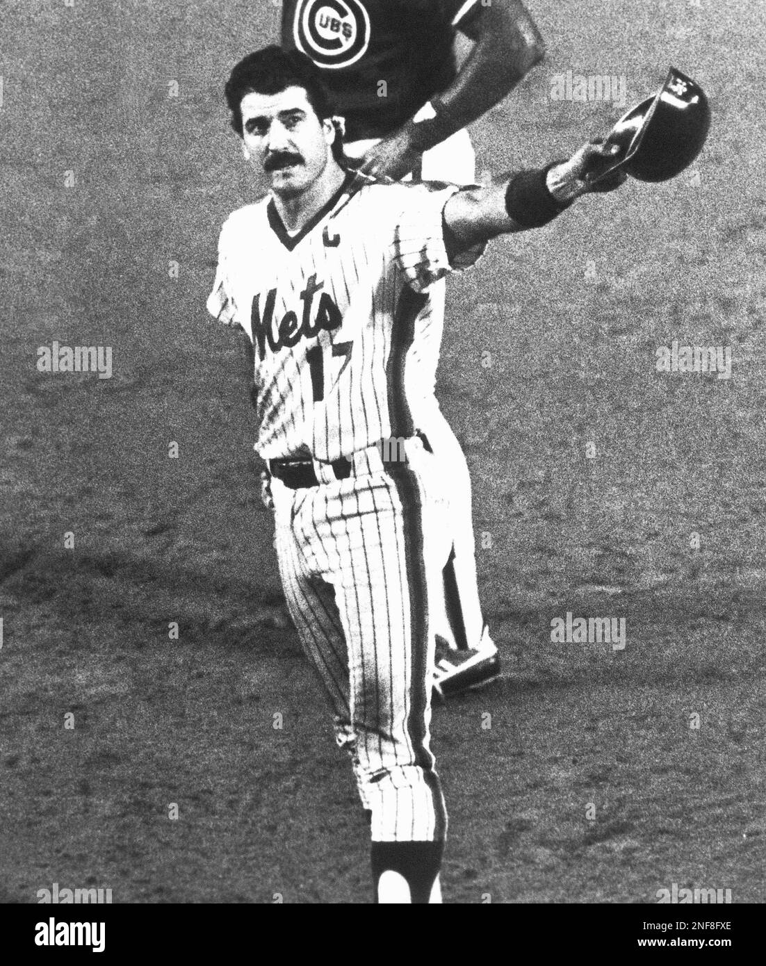 New York Mets Keith Hernandez responds to the crowds ovation by tipping ...