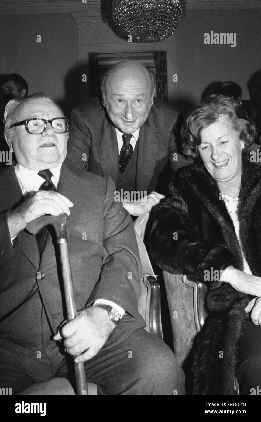 New York City Mayor Edward Koch, center, poses with actor James Cagney ...