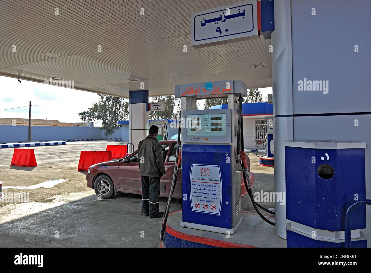 Tankstelle in Jordanien / Gas station in Jordan Stock Photo - Alamy