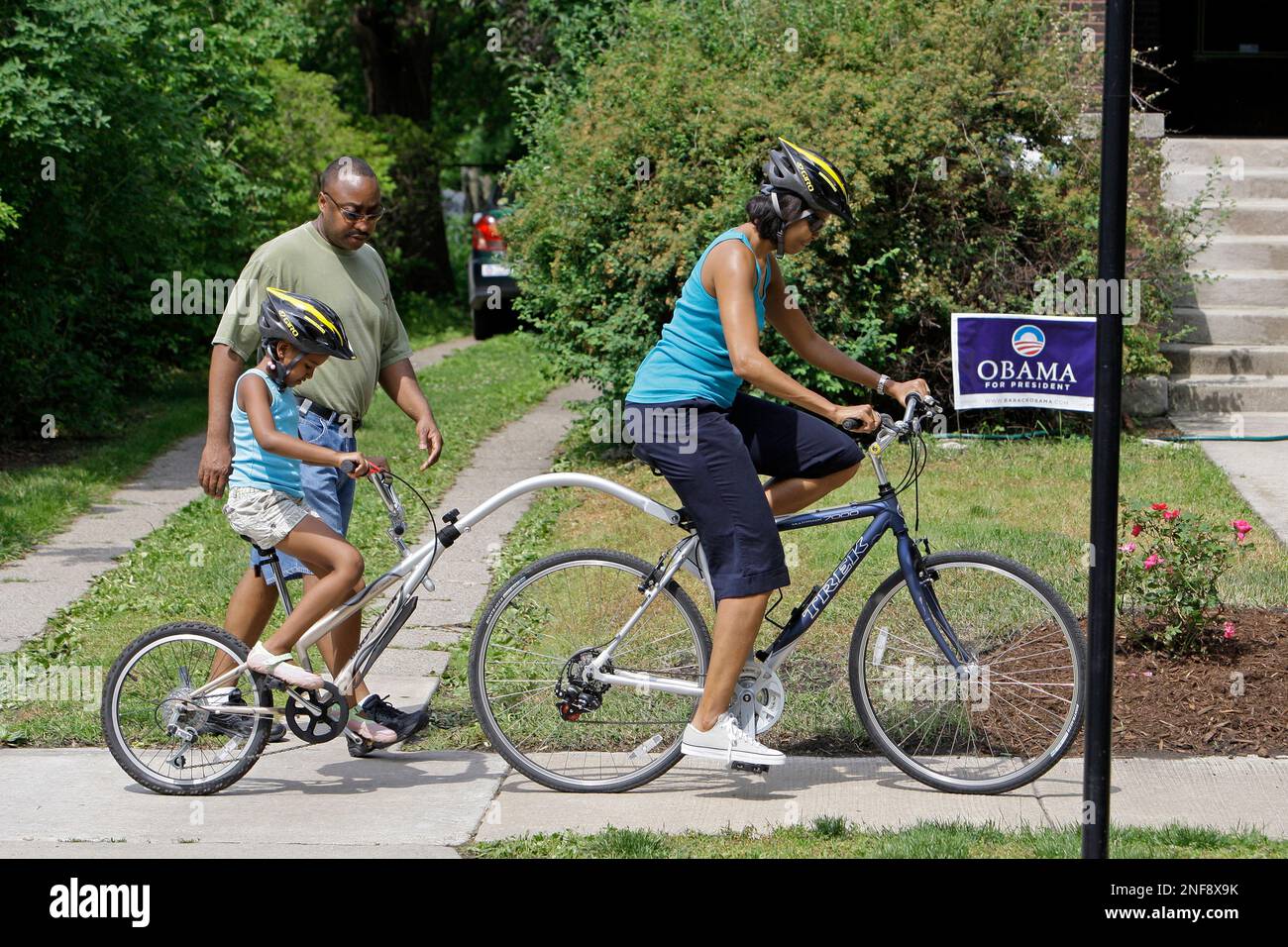 Democratic presidential candidate Sen. Barack Obama's wife Michelle ...