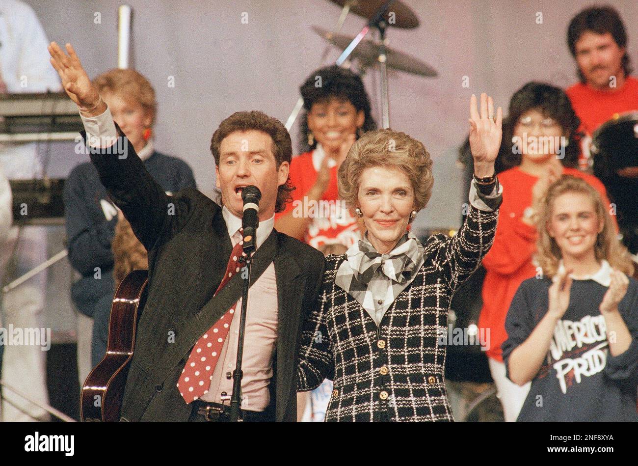 First Lady Nancy Reagan, right, and country singer Larry Gatlin, left ...