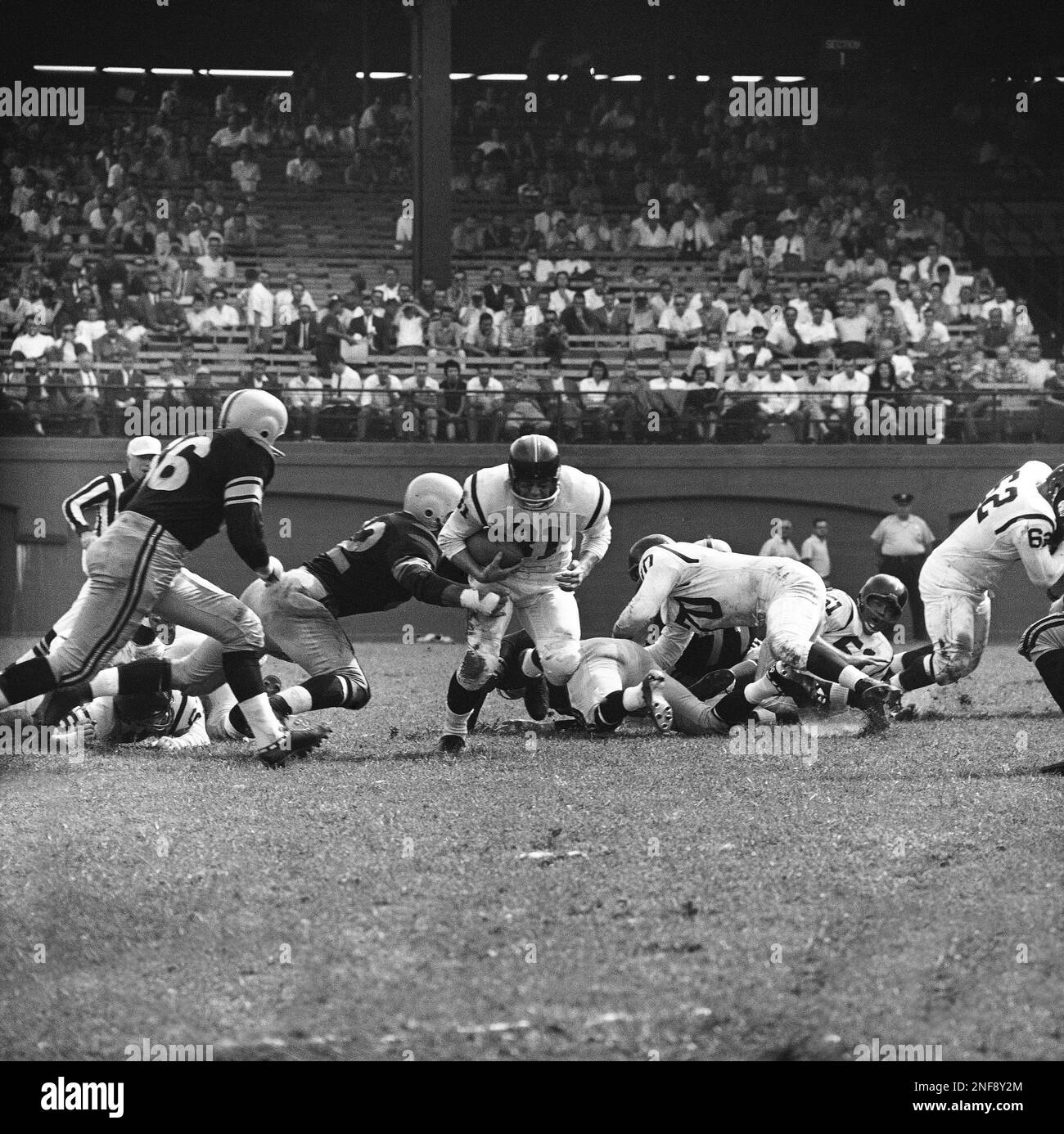Fullback Don Bossler (31) of the Washington Redskins, comes through the ...
