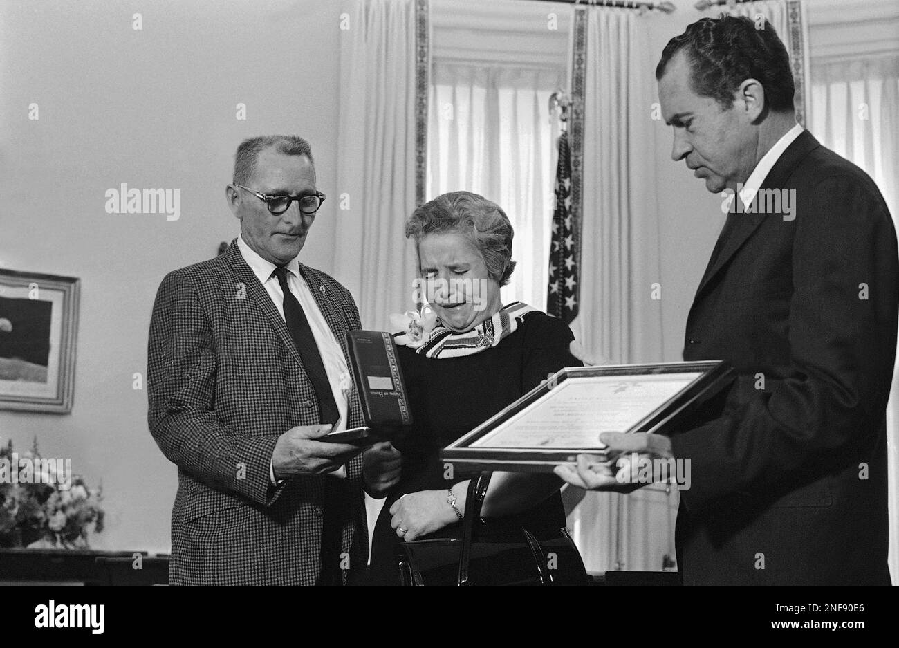 Ruth Newlin begins to cry as she stands with her husband Joseph at the ...