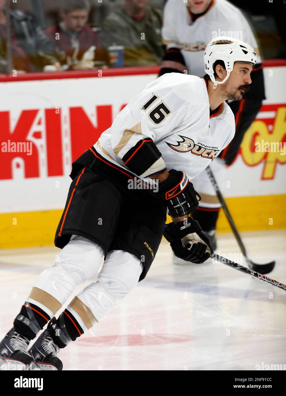 Anaheim Ducks right winger George Parros warms up before facing the ...