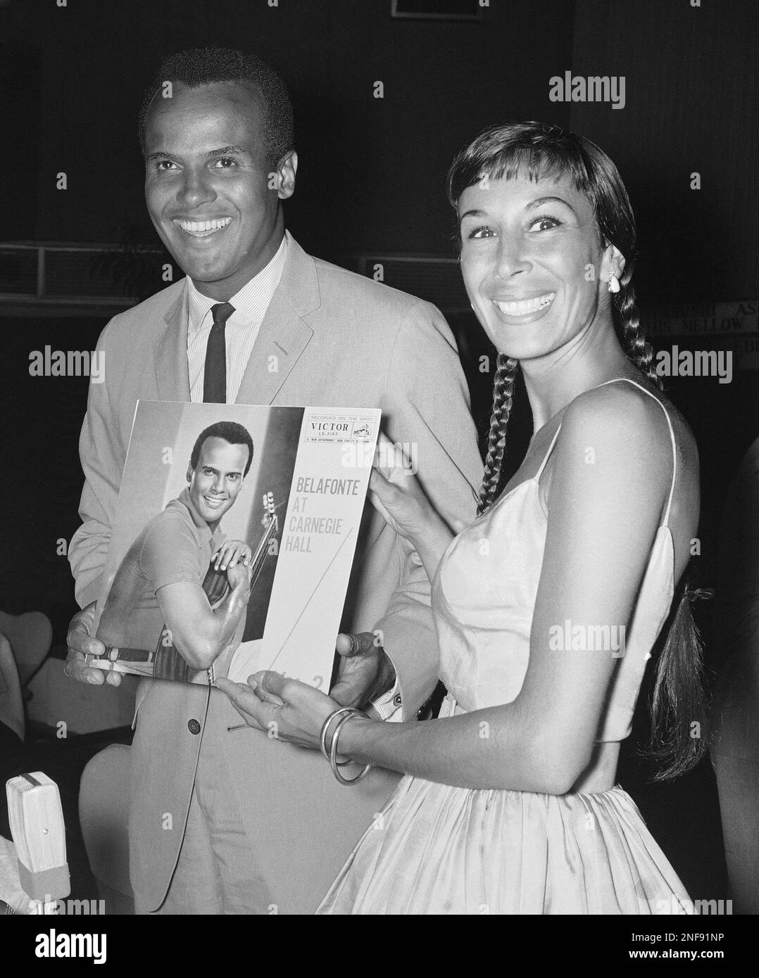 An affable Harry Belafonte and his wife Julie smile during a press ...