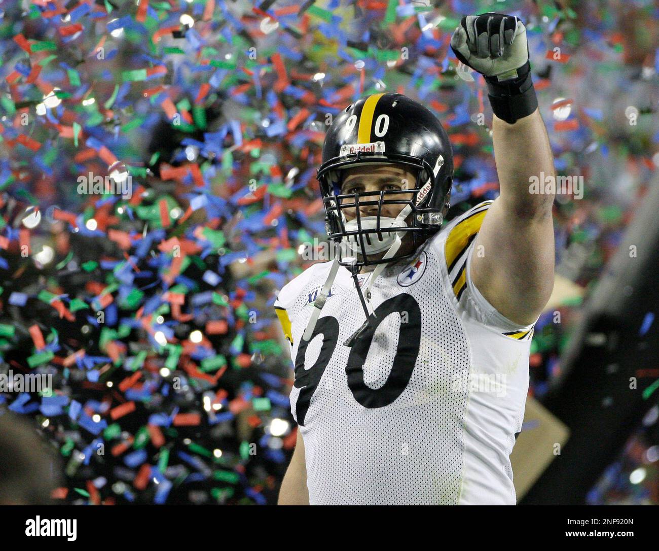 Pittsburgh Steelers defensive end Travis Kirschke (90) celebrates as ...