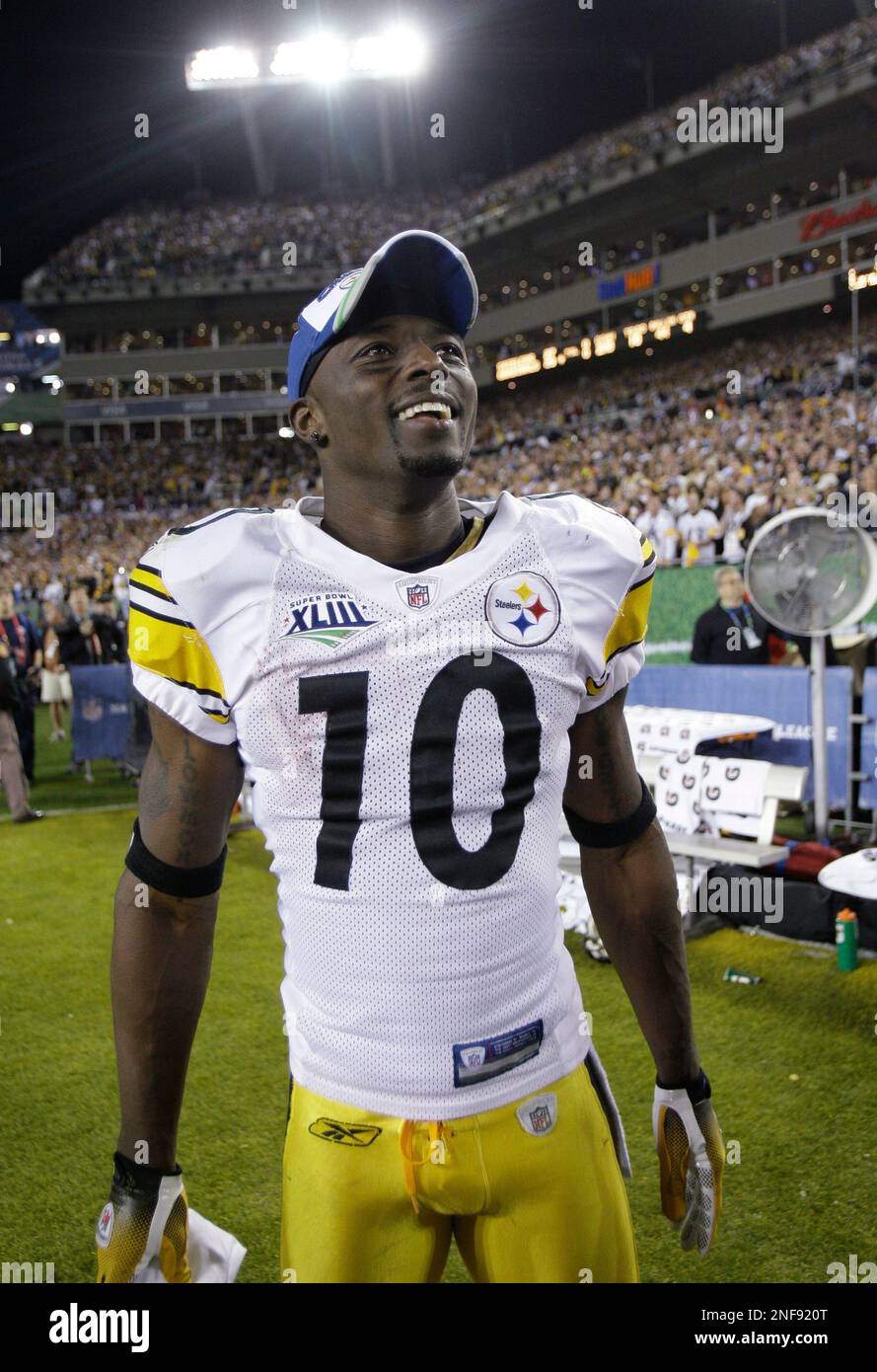 Pittsburgh Steelers wide receiver Santonio Holmes smiles after Steelers ...