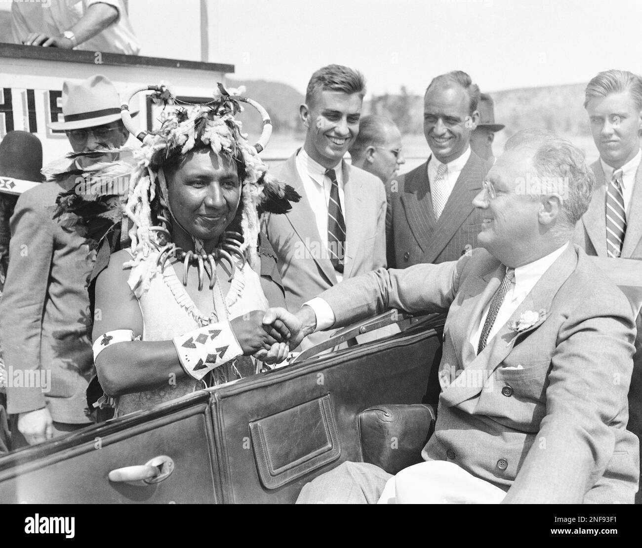 President Franklin D. Roosevelt meets Chief Half Moon at Coulee Dam ...