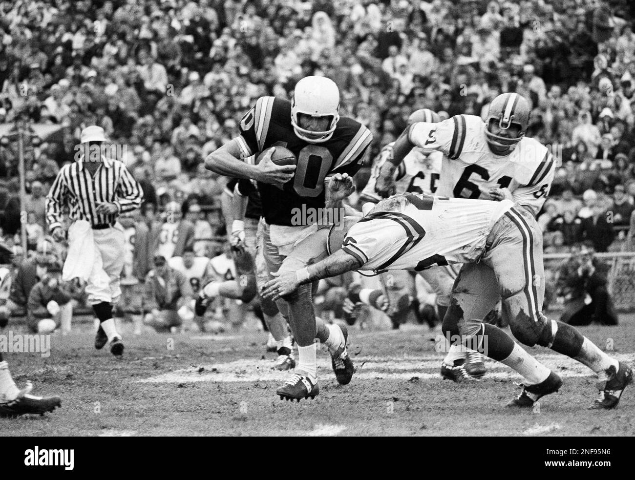 University of Wyoming quarterback Paul Toscano (10) finds his end is up ...