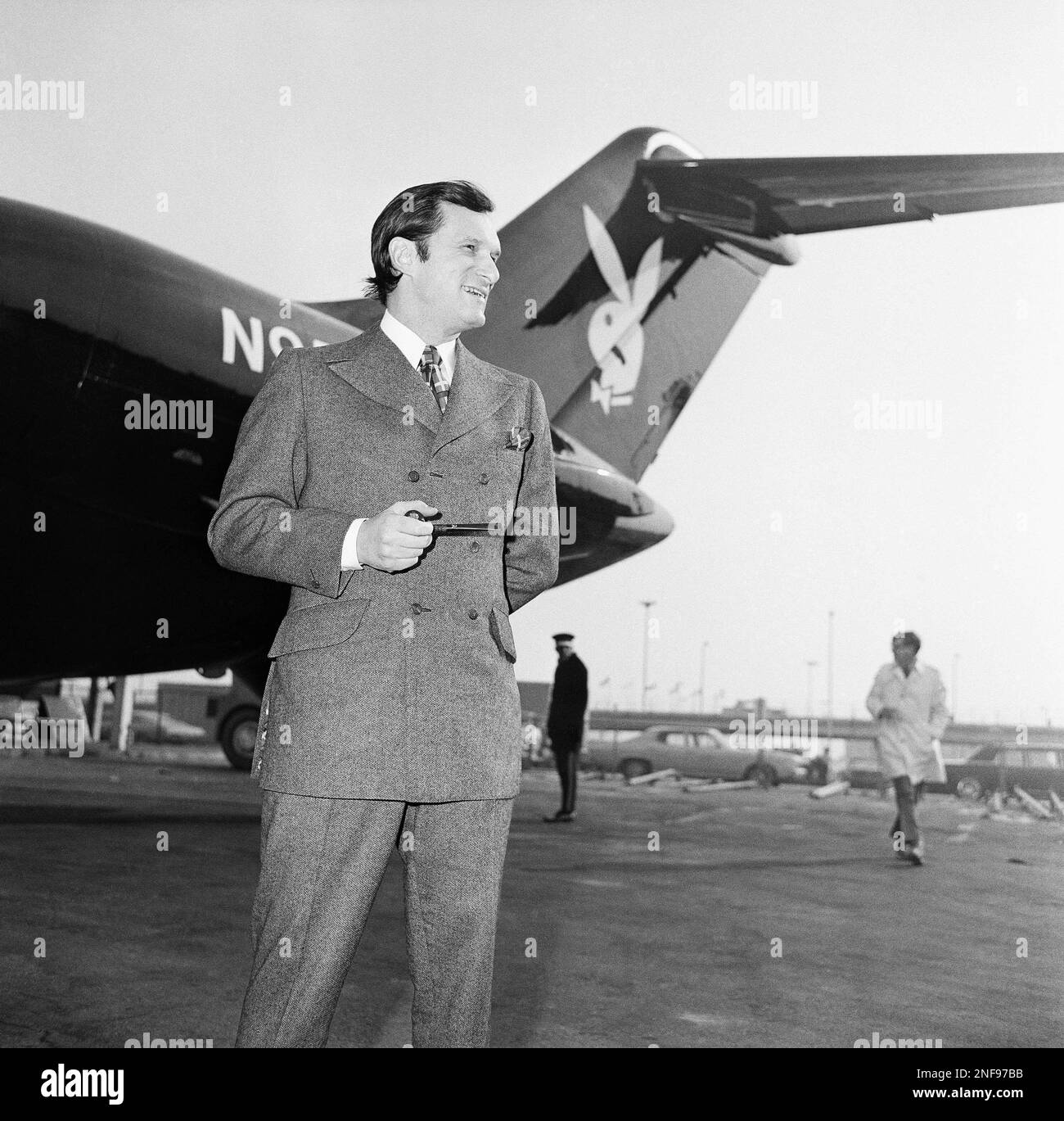 Hugh Hefner poses in front of his $5.5 million custom jet in Chicago ...