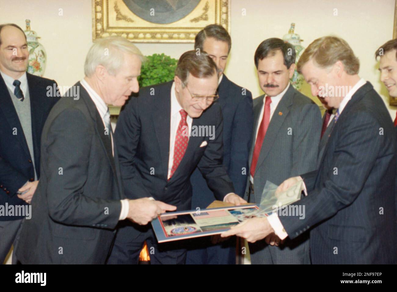 U.S. President George H. Bush and Vice-President Dan Quayle, right ...